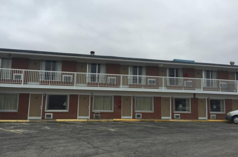 Americas Best Value Inn & Suites Macon At Sunset Dr - Macon, MO