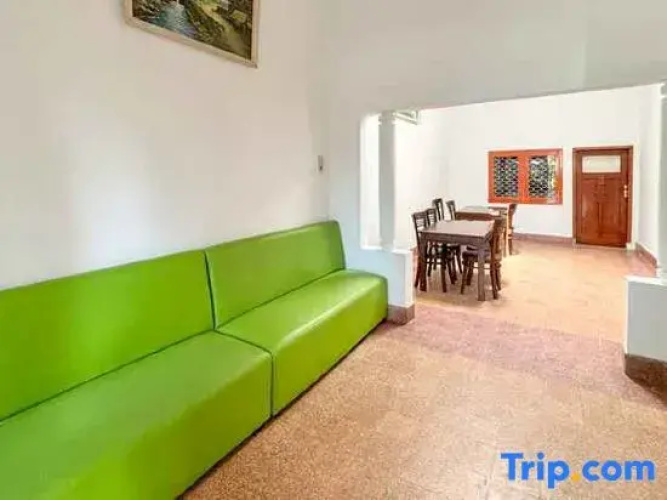 Tini's Guest House Malang Mitra Reddoorz - Malang