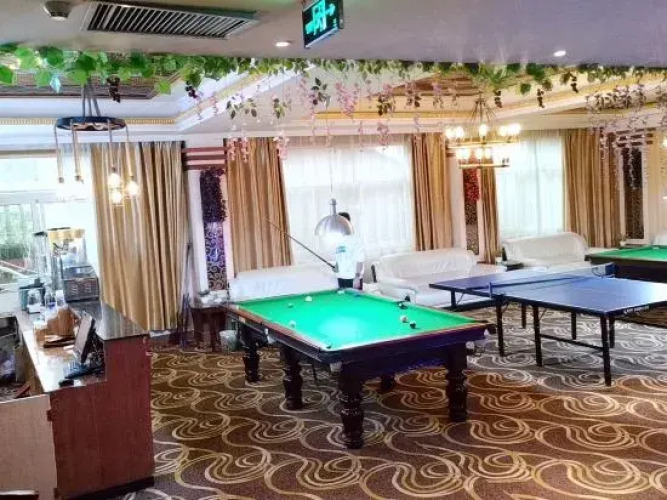 Zhumadian Hawaii Hot Spring Bath Hotel - Zhumadian