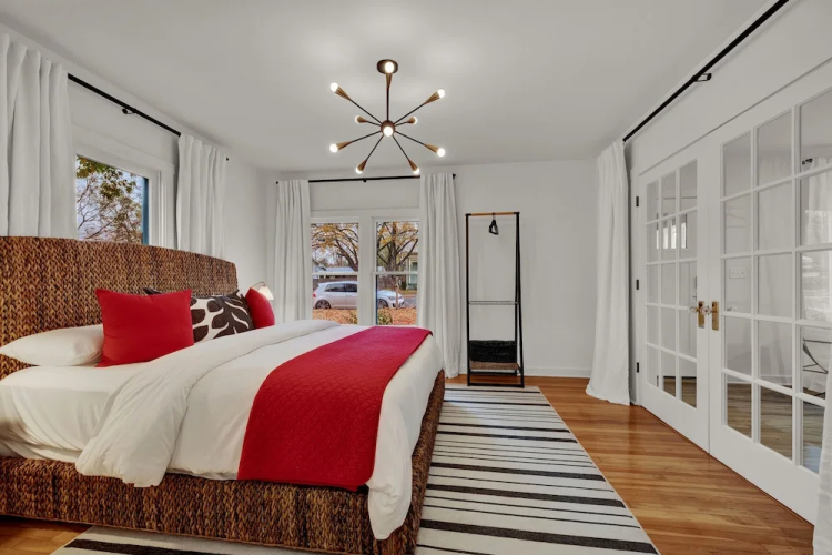 Harley House With Hot Tub & Grill - Historic District - Fredericksburg, TX