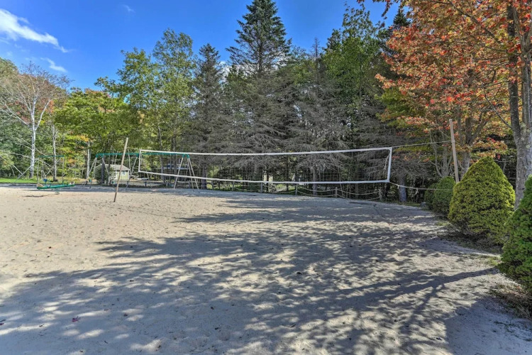 Deck & Resort Amenities: Pocono Lake Home - Pocono Mountains, PA