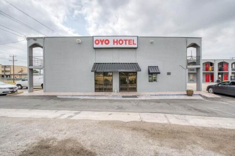 Oyo Hotel San Antonio Lackland Air Force Base West - Lackland AFB, TX