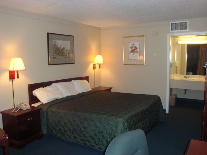 Econo Lodge - Seagrove, NC