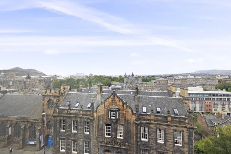 Joivy Charming 2-bed Flat Near Edinburgh Castle - Edinburgh Waverley station