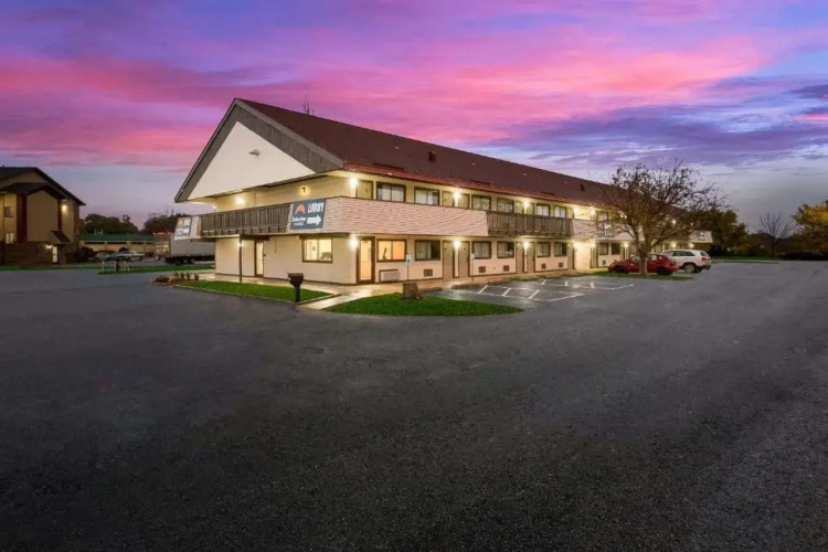 Suburban Studios Peoria - Peoria, IL