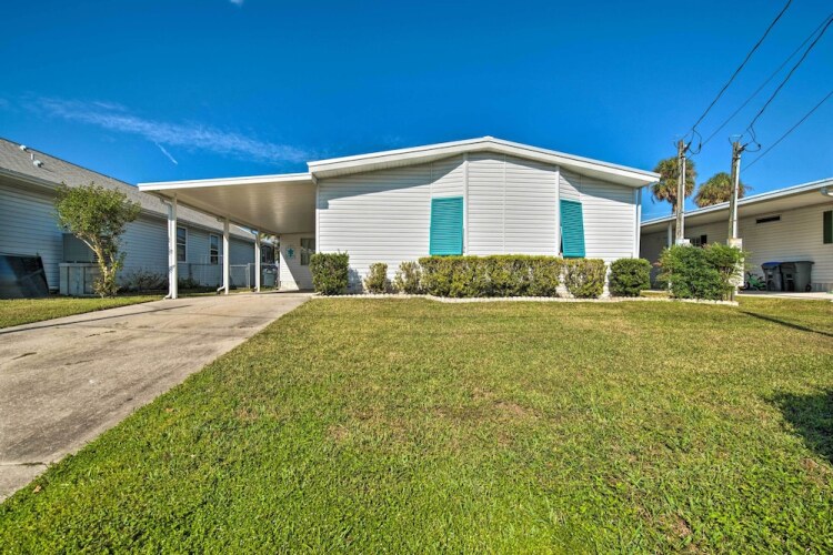 Boat Dock & Porch: Riverfront Retreat In Homosassa - Homosassa, FL