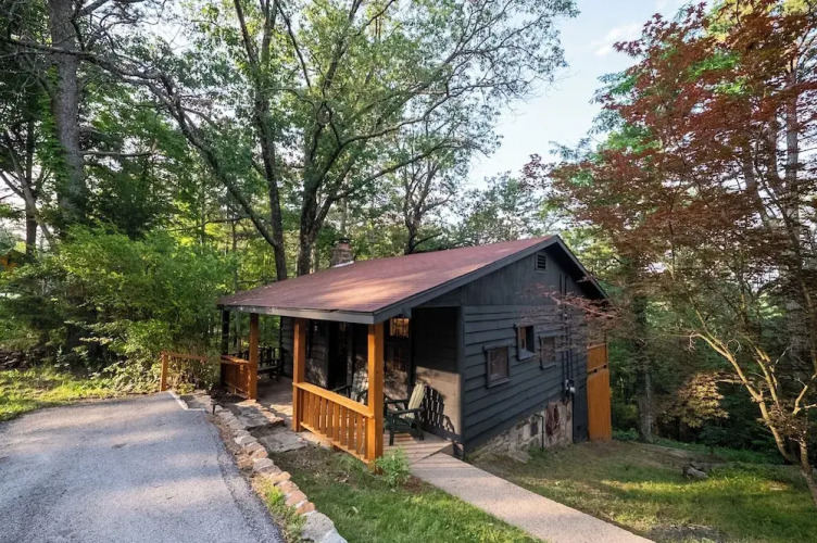 The Woodsman Lodge - Eureka Springs, AR