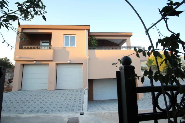 Lux Haus - Okrug Gornji