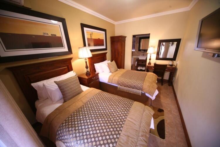 Le Cozmo Guest House - Alberton