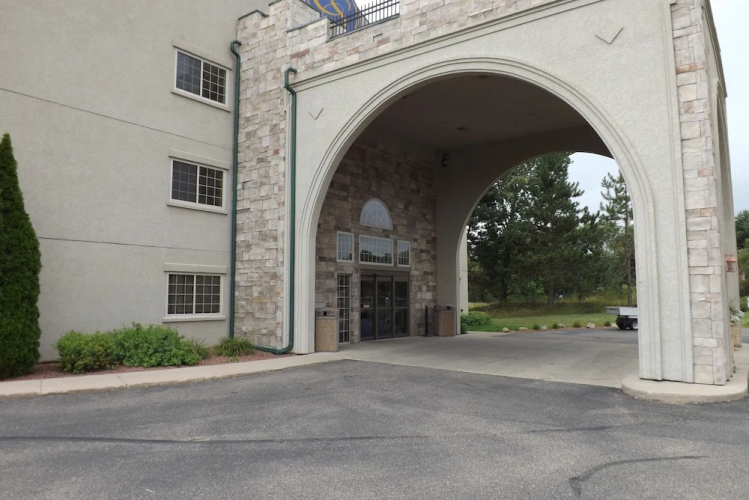 Comfort Suites Foxfire - Waupaca, WI