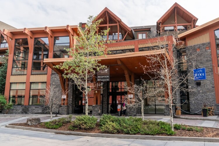 Solara Hotel Room With Pool-hot Tub-gym - Canmore