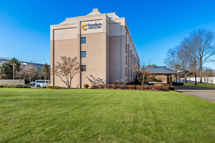 Comfort Inn & Suites Somerset - New Brunswick - 브리지워터