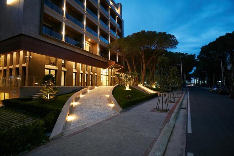 Eter Hotel - Golem