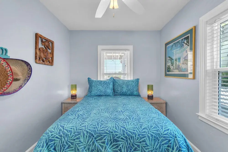 John's Pass-time Beach Cottage #1 - Redington Beach, FL