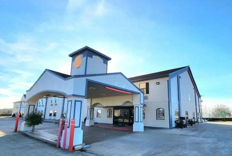 Days Inn By Wyndham Rosenberg - Richmond, TX