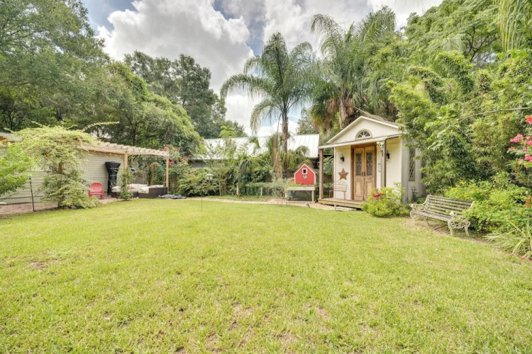 1 Mi To Lake Dora: Cottage W/ Shared Yard & Patio! - 