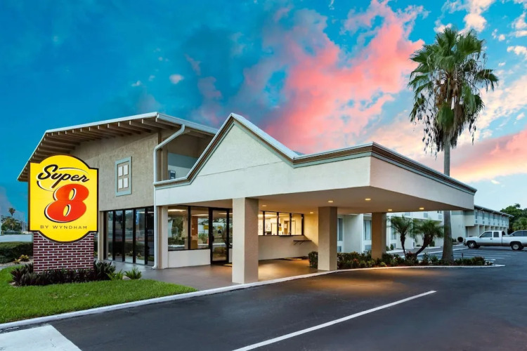 Super 8 Melbourne - Melbourne, FL