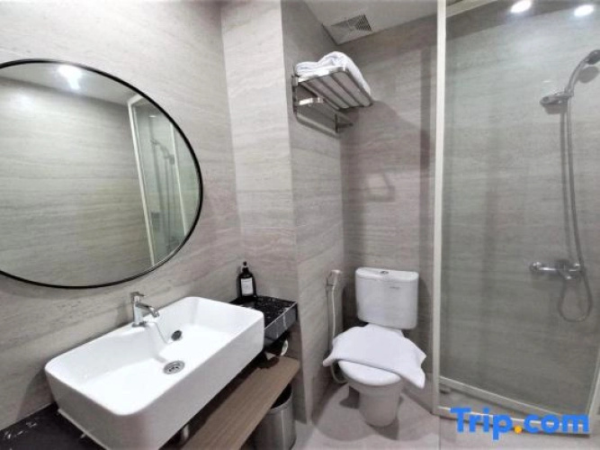 Front One Premier King Hotel - Tuban