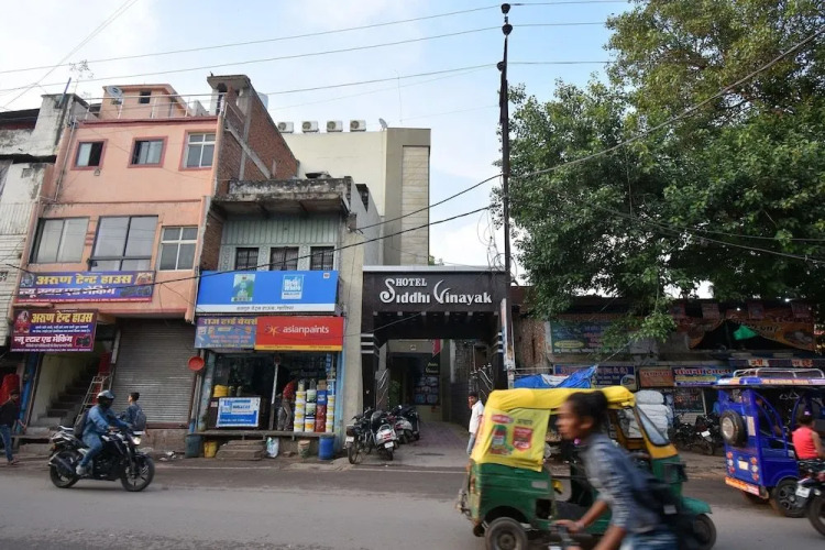 Oyo 60291 Hotel Siddhi Vinayak - Gwalior