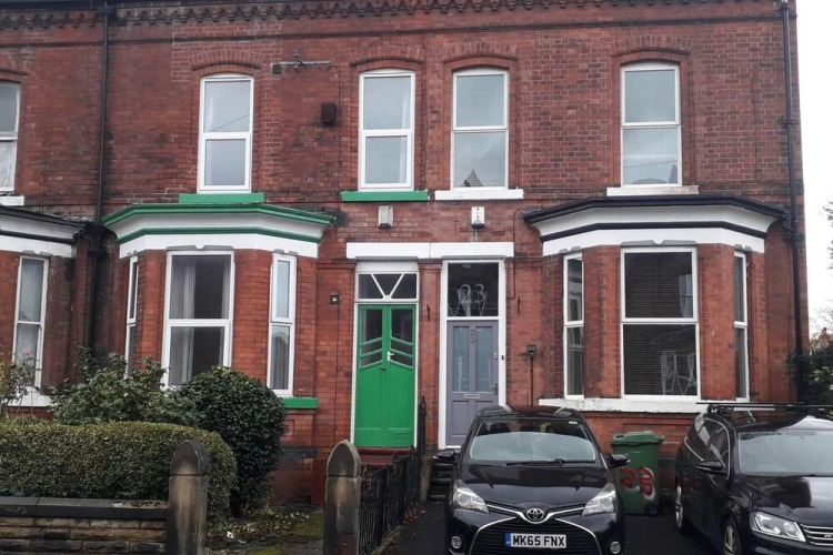 Grand 4-bed Quasi Semi House In Manchester - Manchester