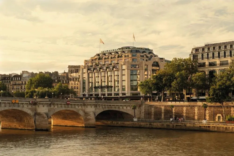 Cheval Blanc Paris - Paris