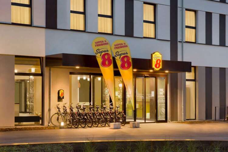 Super 8 By Wyndham Freiburg - Freiburg