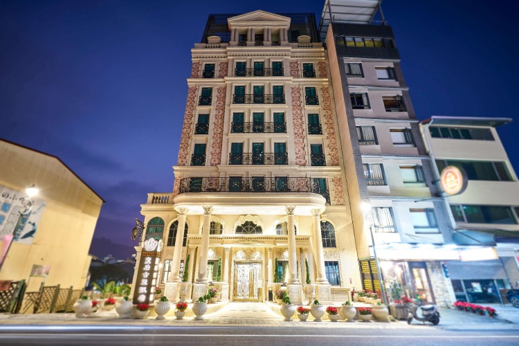 Sun Moon Lake Queen Castle Hotel - Puli