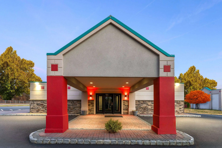 Ramada By Wyndham Parsippany - Hanover, NJ