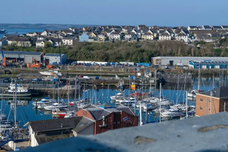 The Penthouse - 1 Bedroom Penthouse - Milford Haven - Pembrokeshire