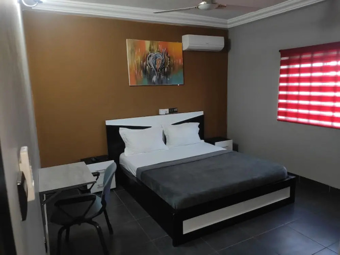 Room In Guest Room - Deluxe Double Bed In Royal Blue Guest House And Bar 02 - ロメ