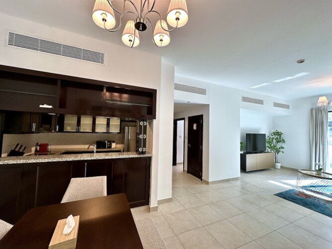 Lux Bnb Travo Tower I Private Garden I Lake View - Dubai