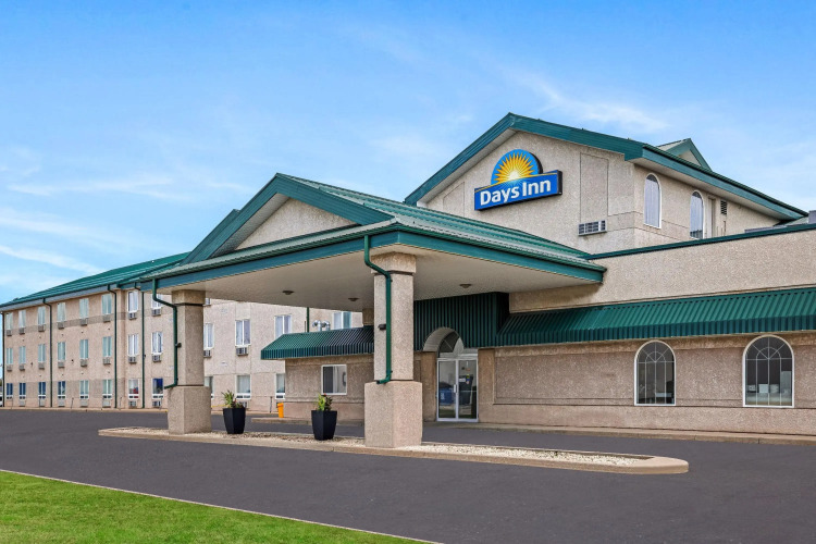 Days Inn & Suites By Wyndham Winkler - Winkler