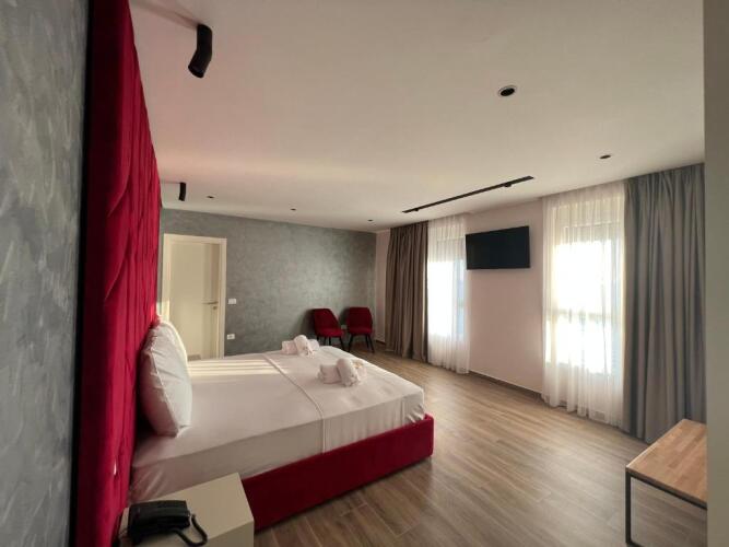 Leon Hotel - Shëngjin