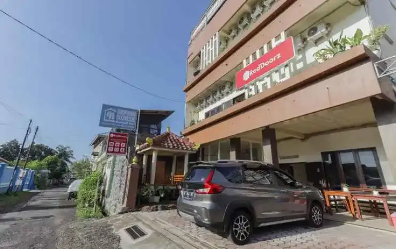 Reddoorz Syariah Near Universitas Jember - Jember