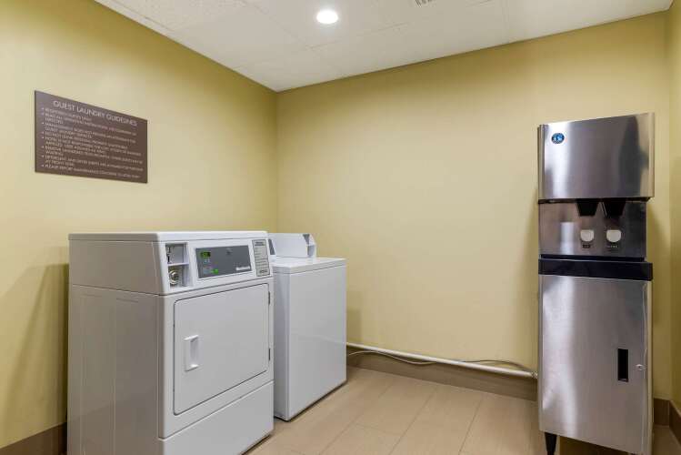 Comfort Inn & Suites Montgomery Eastchase - Montgomery, AL