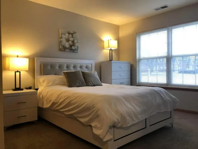 2 Bedroom Apartment Next To Rivian - Bloomington, IL