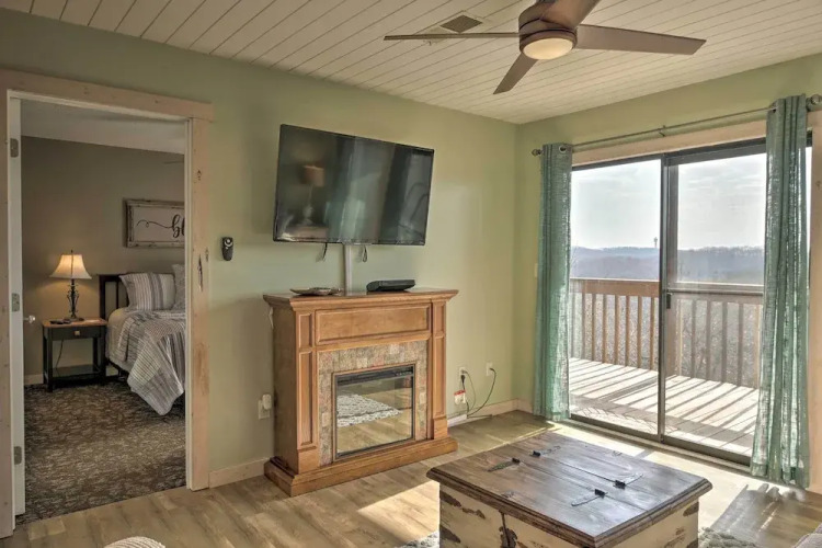 Unwind Fireside: Ozark Mtn Condo W/ Resort Perks! - Kimberling City, MO