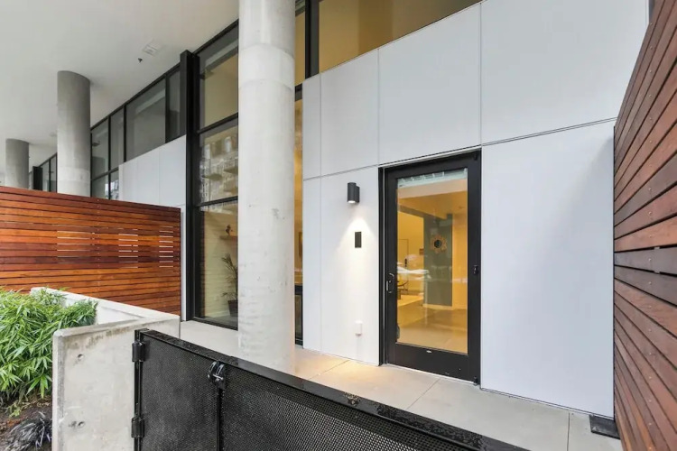 Posh Lofty Pad In Central Redmond - レドモンド, WA