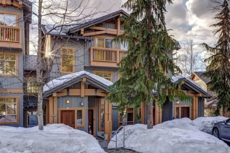 Creekside 2 Bedroom With Incredible Mountain Views - Whistler