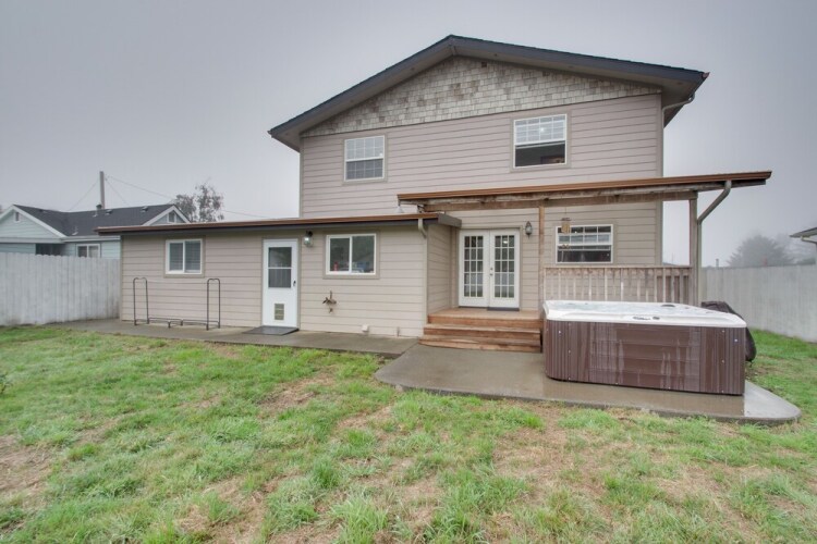 Crescent City Home W/ Hot Tub: Half-block To Beach - Crescent City, CA