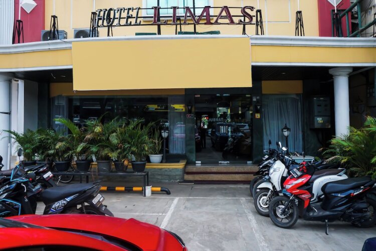 Super Oyo Collection O 92690 Hotel Limas - Palembang