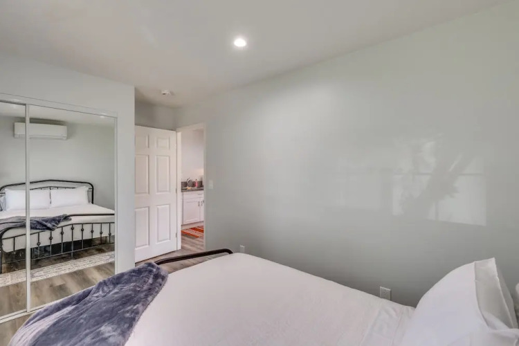 Sleek San Fernando Studio ~ 14 Mi To Universal - Santa Clarita, CA