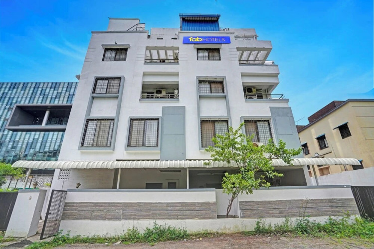 Fabhotel Royal Inn I - Pune