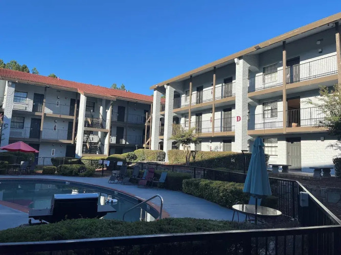 Guest Inn & Suites - Roswell, GA