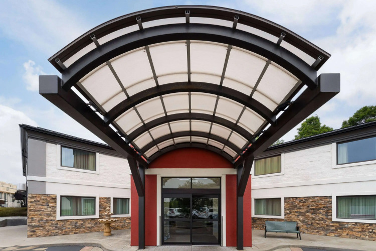 La Quinta Inn By Wyndham Buffalo Airport - Buffalo, NY