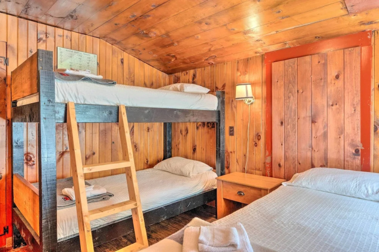 Rustic Cabin Retreat On Rangeley Lake! - Rangeley, ME