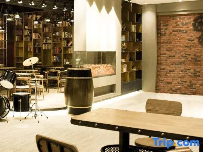 James Joyce Coffetel (Lianyungang Tongguan Road Pedestrian Street) - Lianyungang