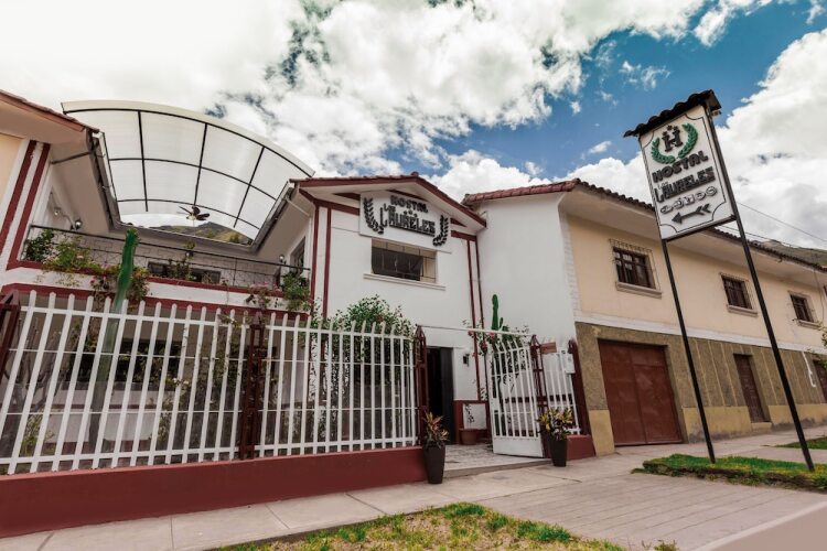 Hotel Los Laureles - Calca