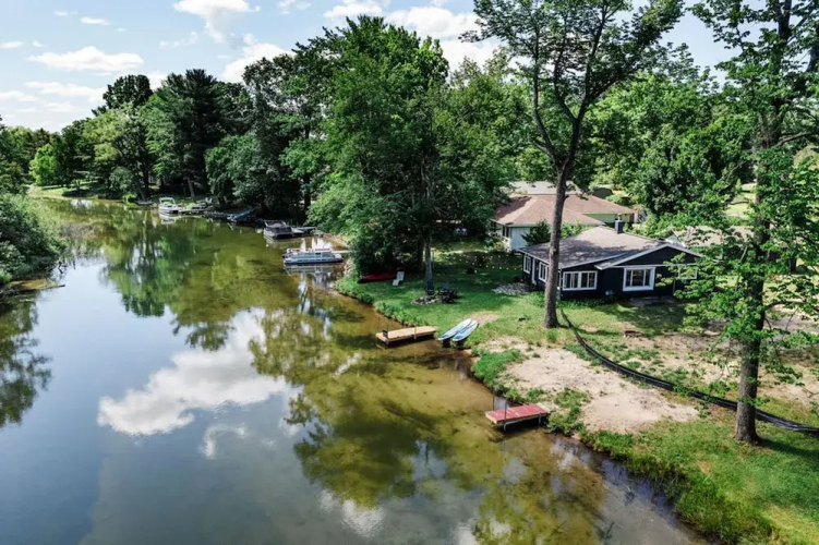 The Cottage A Wanderlust Abodes Property - Torch Lake, MI