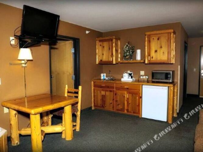 Pine Peaks Lodge And Suites - Crosslake, MN